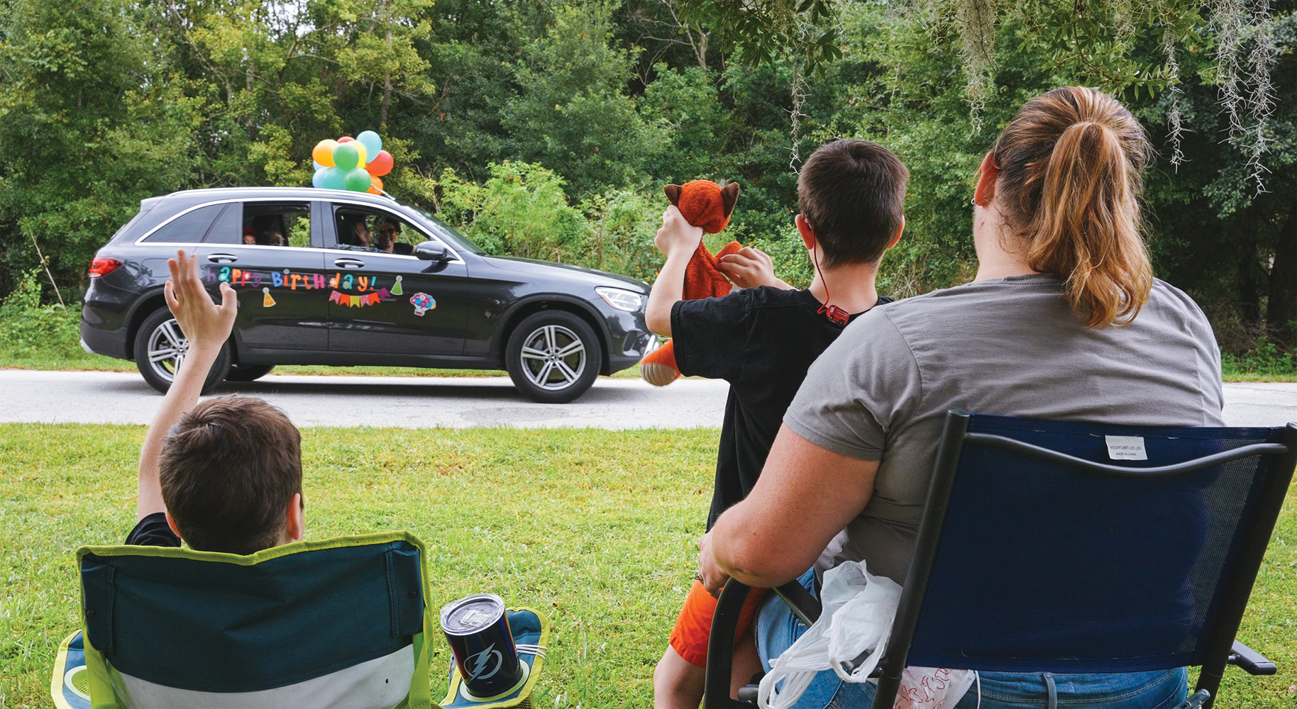 Twins-Waving-to-Cars-2 — Neighborhood News