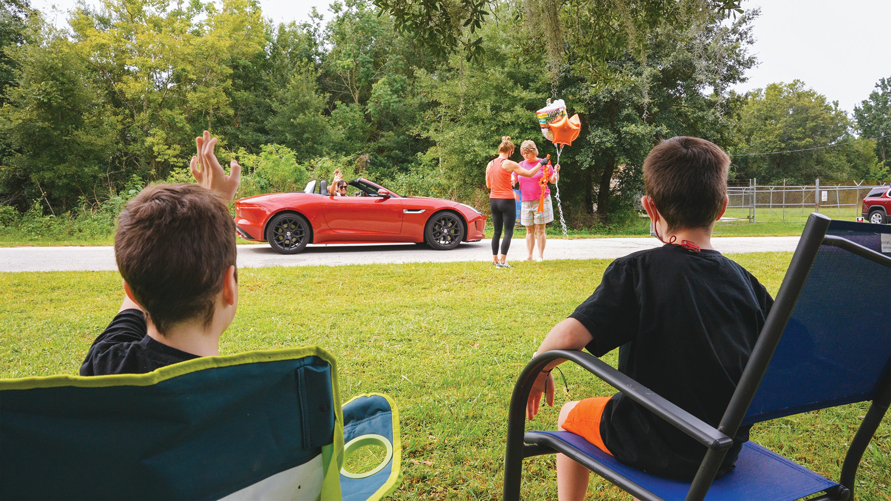 Twins-Waving-to-Cars-3 — Neighborhood News