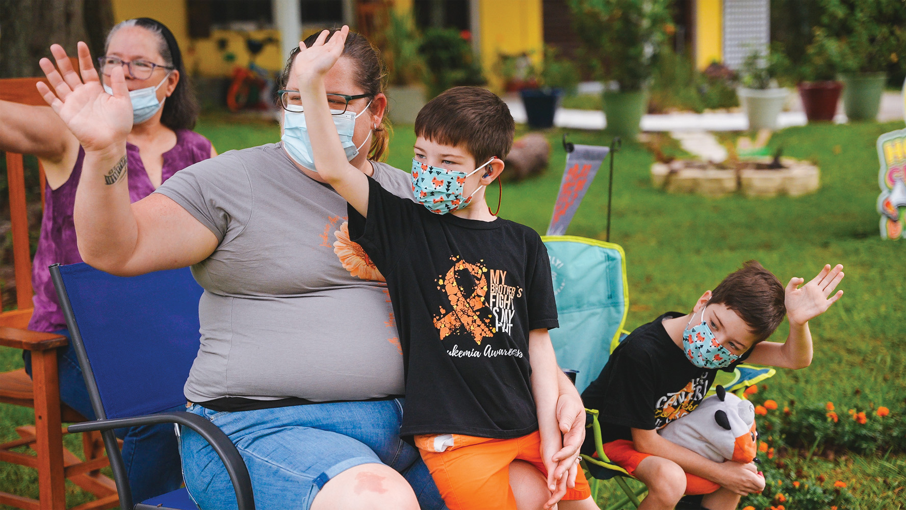 Twins-Waving-to-Cars — Neighborhood News